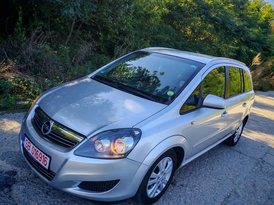 Vând Opel Zafira 1.7 eco flex diesel 116 cp 7 locuri euro 5 an 2013 im ...