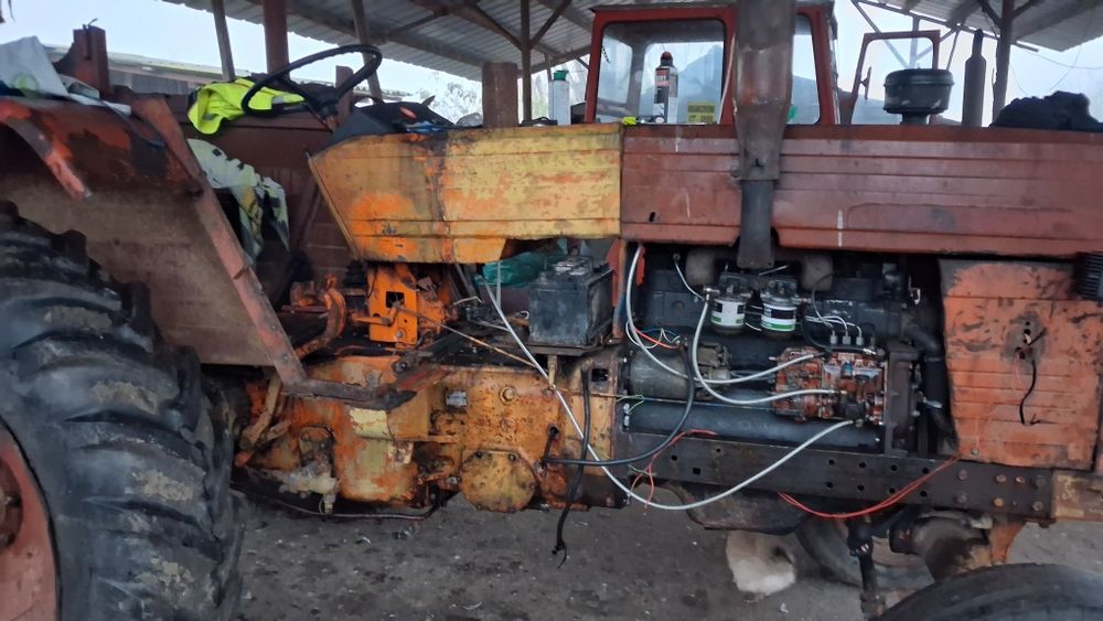 Tractor universal 650 Slatina • OLX.ro