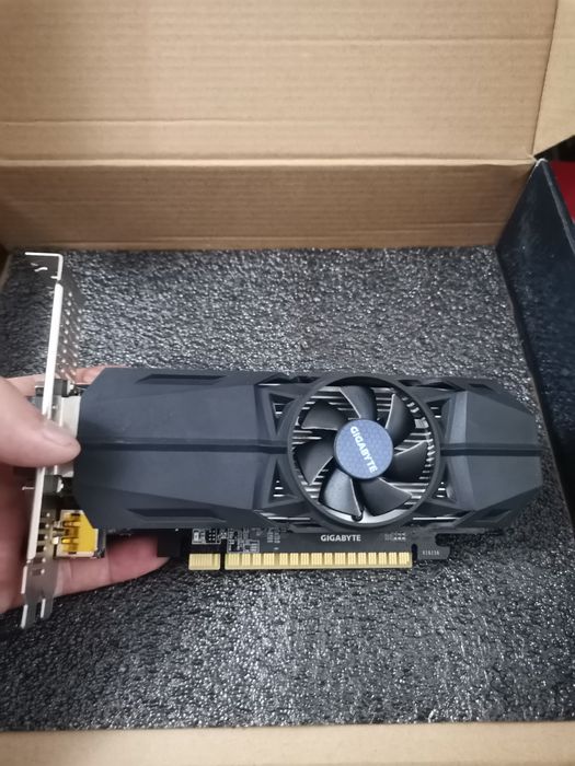 Placă video Gtx 1050ti low profile, 4gb și procesor i5 7400 Mosna • OLX.ro