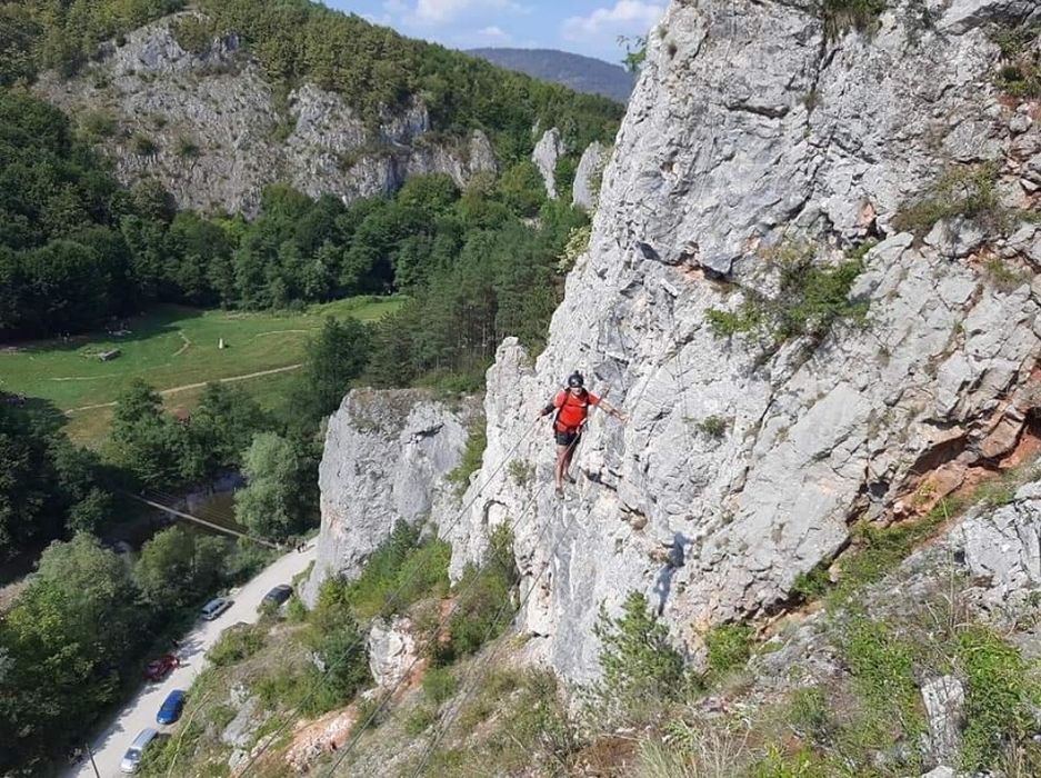De vânzare Pensiunea Restaurant Gradia Șuncuiuș-Bihor Balnaca • OLX.ro