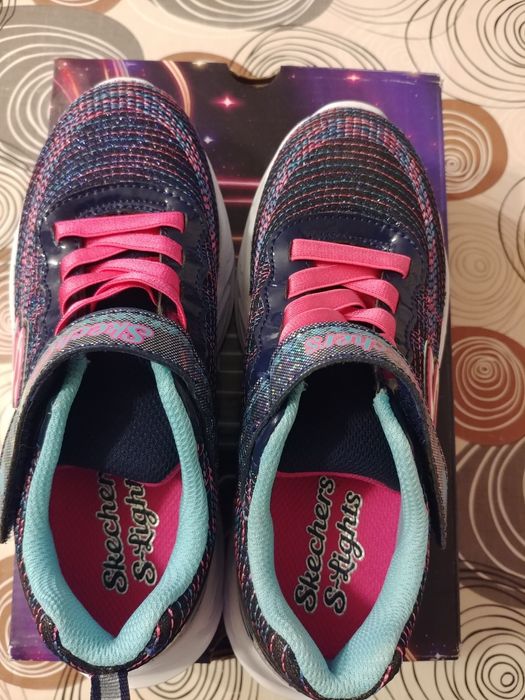 Нови детски светещи маратонки Skechers гр. Монтана Идеален център • OLX.bg