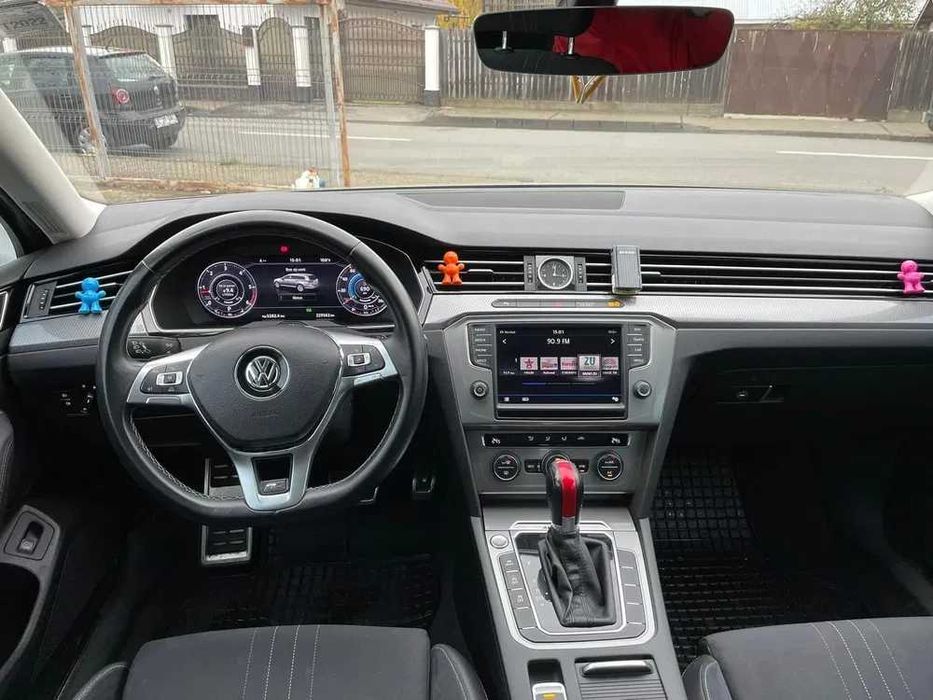 Volkswagen Passat B8 AllTrack R-Line 190CP / DSG / Virtual Cockpit ...