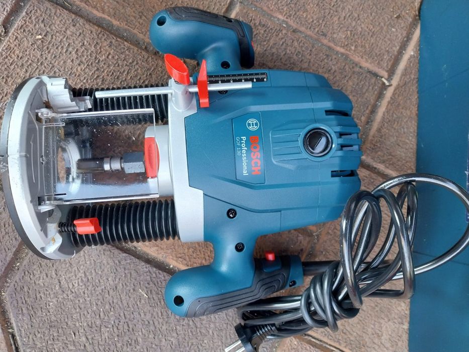 Freza BOSCH GOF 130 noua Craiova • OLX.ro