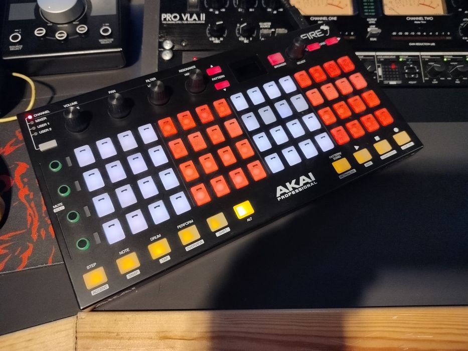Akai Fire FL Studio controller Bratuleni • OLX.ro
