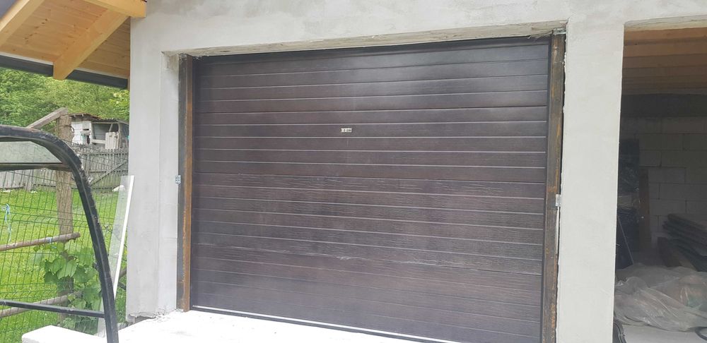 Usi garaj cu deschidere automata pe tavan cu telecomanda gaesti Gaesti ...