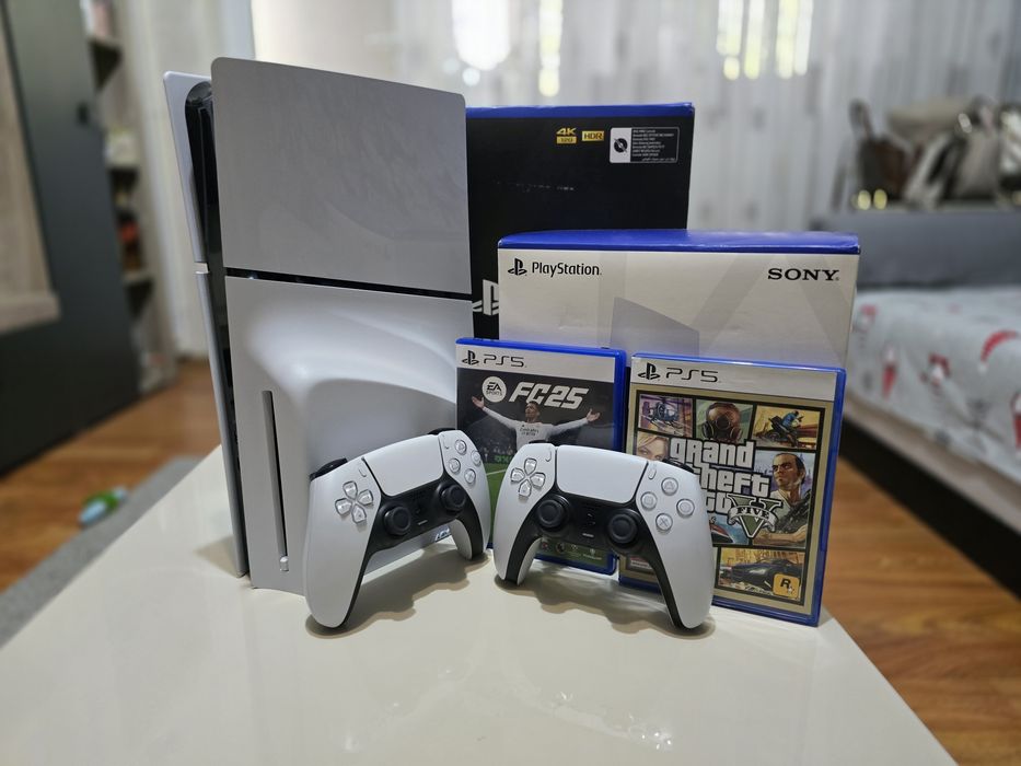 Ps5 slim disk cu 2 manete + GTA V si FC25 Giurgiu • OLX.ro