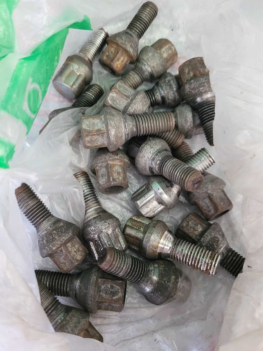 Set 20 prezoane cu antifurt pentru jante de otel / tabla, Renault ...