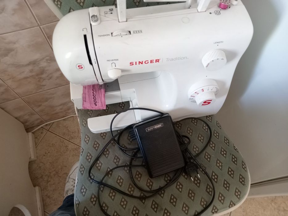 Mașina de cusut electrica Singer Letea Veche • OLX.ro