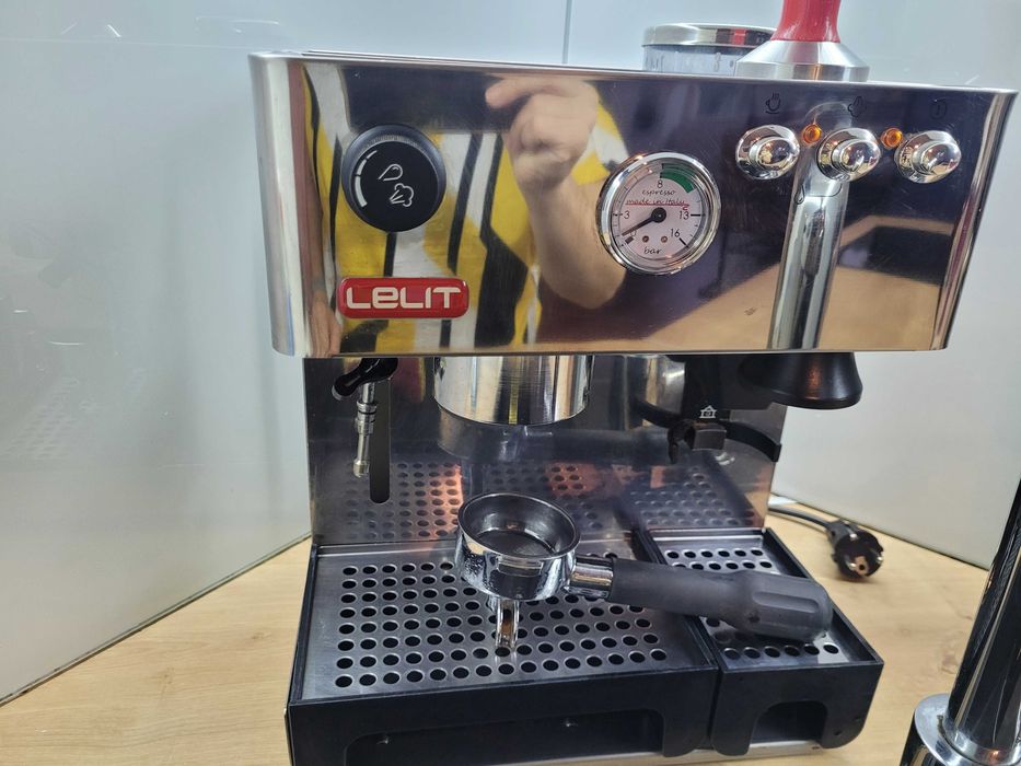 Espressor manual cu manometru si rasnita Lelit PL 42 EM Satu Mare • OLX.ro