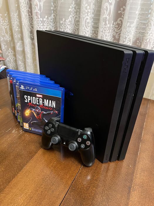 PlayStation 4 PRO +5 игри -Перфектен!!! гр. Варна Лятно кино Тракия • OLX.bg