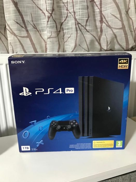 Vand PS 4 PRO + 2 controlere Oradea • OLX.ro