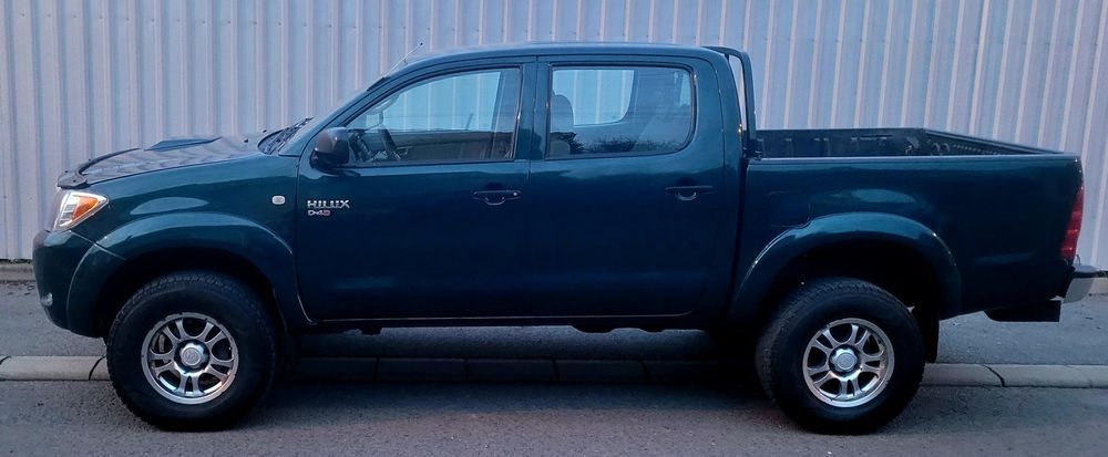 Toyota hilux 4x4 cu bena 5 locuri Targu-Mures • OLX.ro