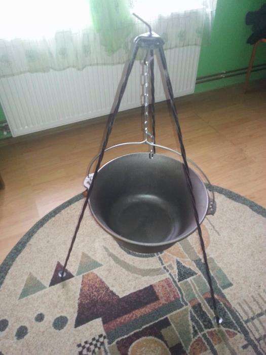 Vand ceaun/ tuci fonta cu sau fără trepied Sibiu • OLX.ro