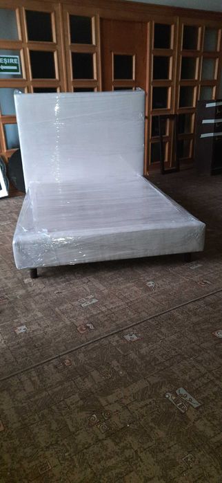 De vanzare pat tapitat si cap pat Fagaras • OLX.ro