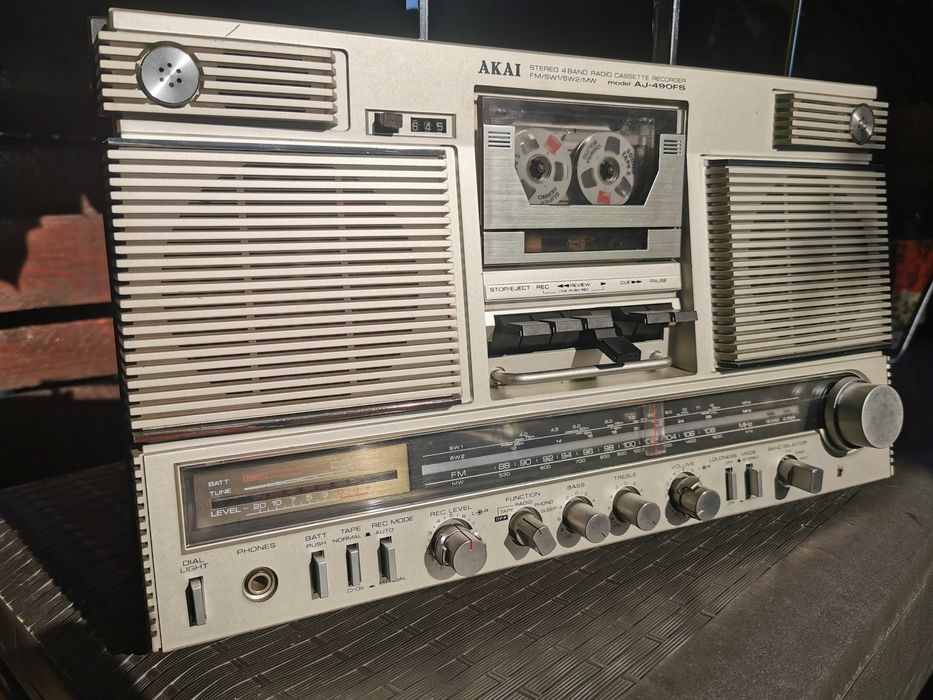 Boombox/Portabil Akai AJ-490FS Gilau • OLX.ro