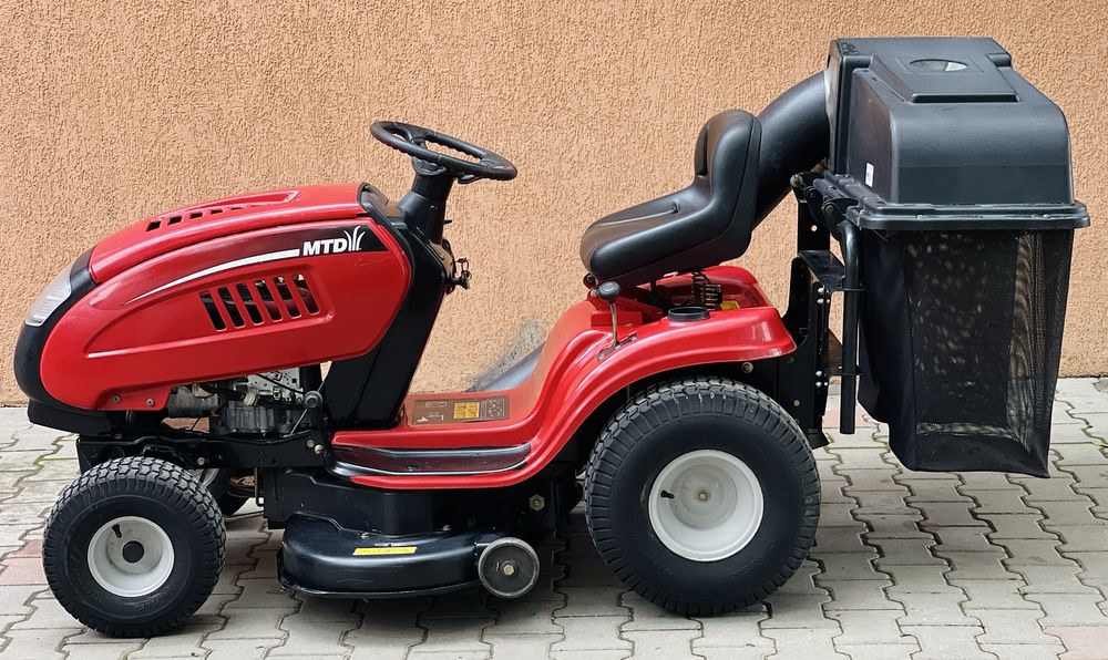 Tractoraș de tuns iarba/gazon MTD 12.5 Cai Recent adus/impecabil ...
