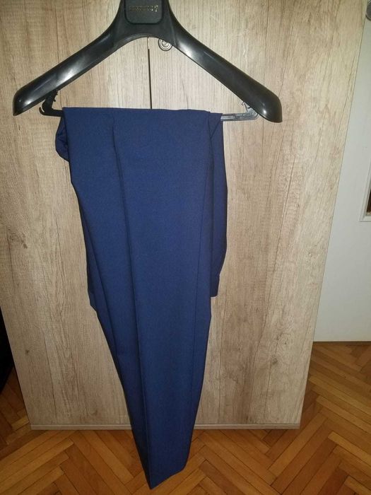 Vand Costum nou nout Escudo Marimea 58 Oradea • OLX.ro
