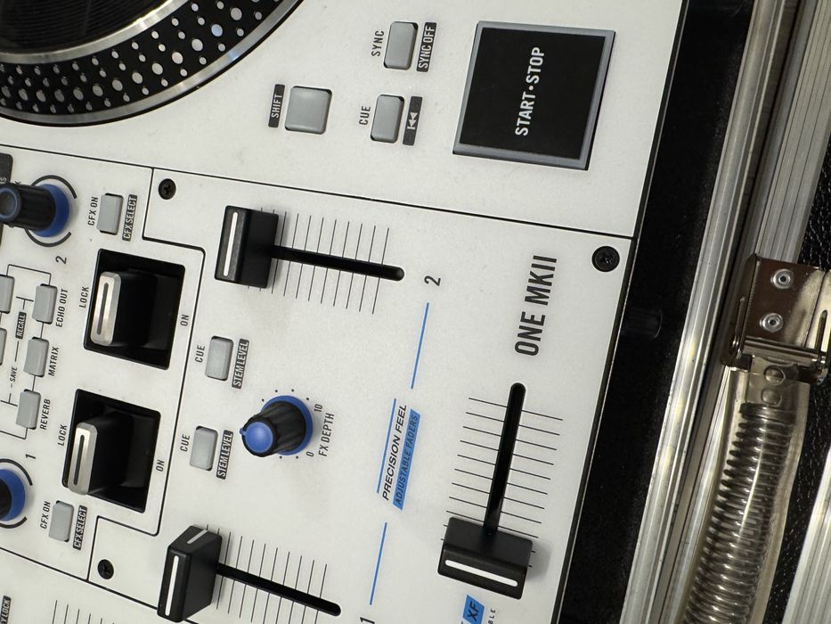 Vând consola DJ Rane One MK2 + Case nou FLIGHT-CASE România Popoveni ...