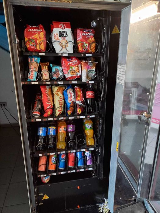 SAECO Vending Machine/Vitrina Automata Frigorifica Roman • OLX.ro