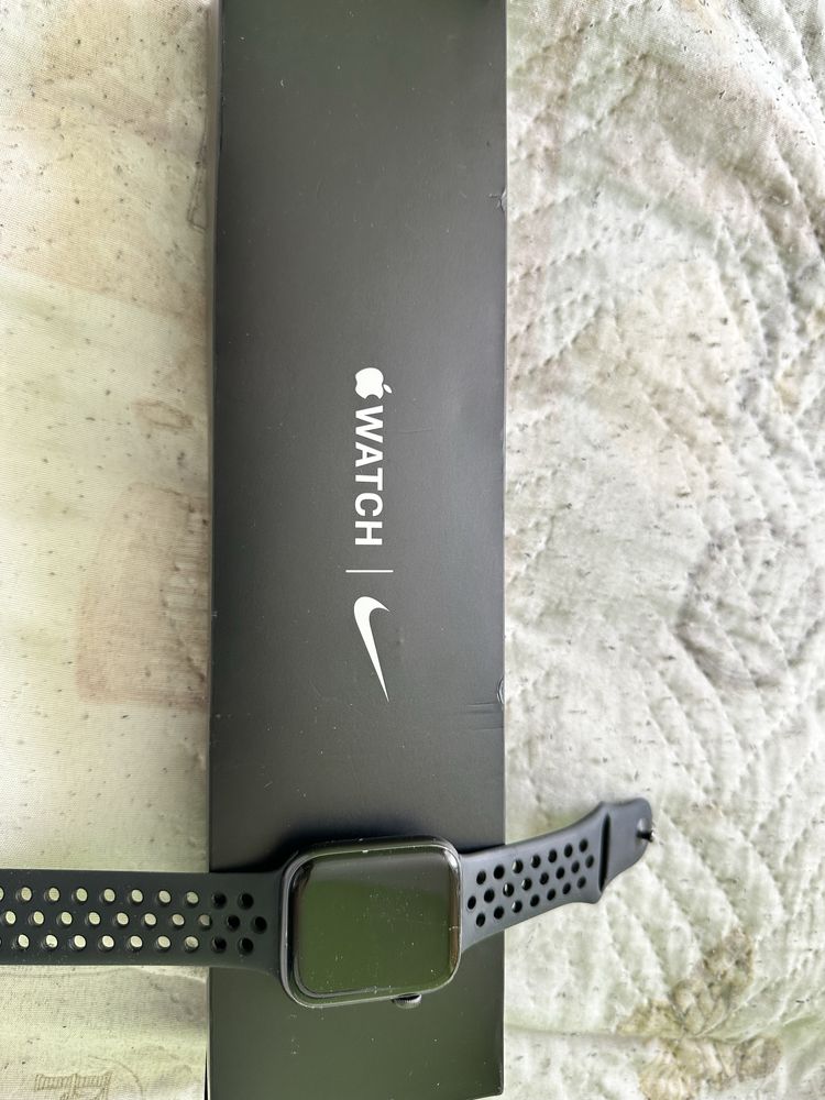 Apple watch SE 44 mm Nike гр. София Люлин 5 • OLX.bg