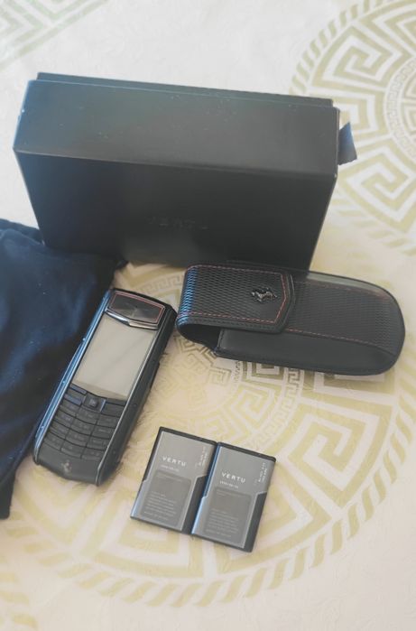 Ferrari VERTU Limited Edition , Stare perfecta, pentru cei pasionați ...