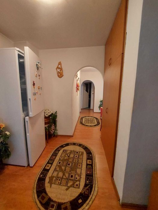 Vanzare apartament 3 camere, zona Spitalul Judetean - Targoviste Targoviste • OLX.ro