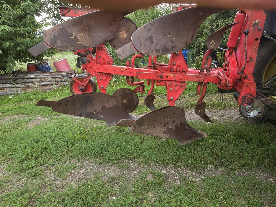 Plug reversibil hidraulic manual doua brazde cormane brazdare Krone Agapia • OLX.ro