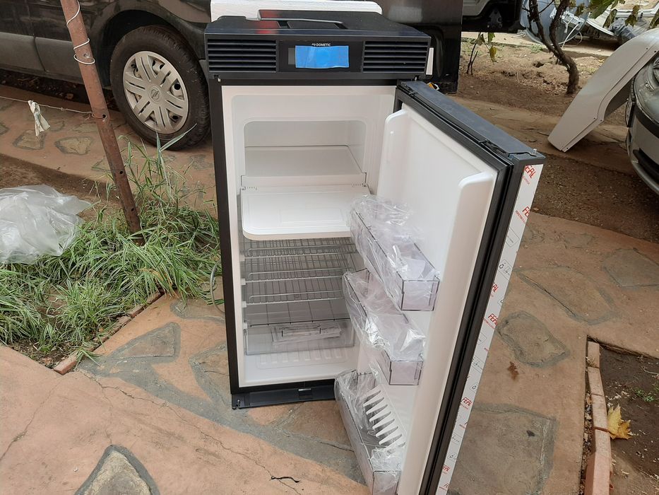 Frigider compresor Dometic 12v-90L Caracal • OLX.ro