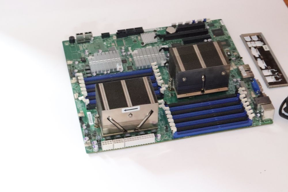 Placa de Baza Server Supermicro H8DGI-F + 32 Cores CPU's + Heatsink ...