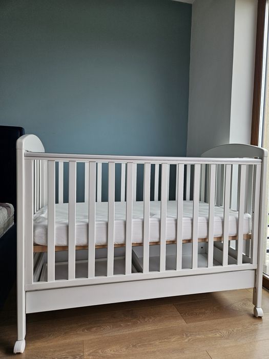 Patut bebe + saltea Mosnita Noua • OLX.ro