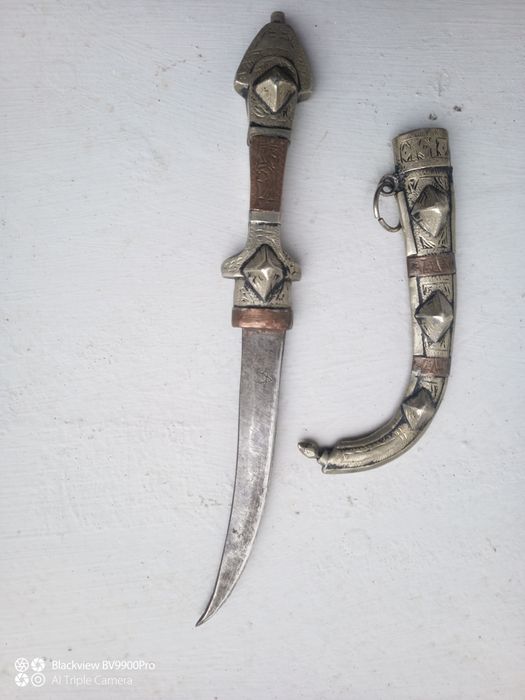 Pumnal Arab vechi cu teaca are tais Timisoara • OLX.ro