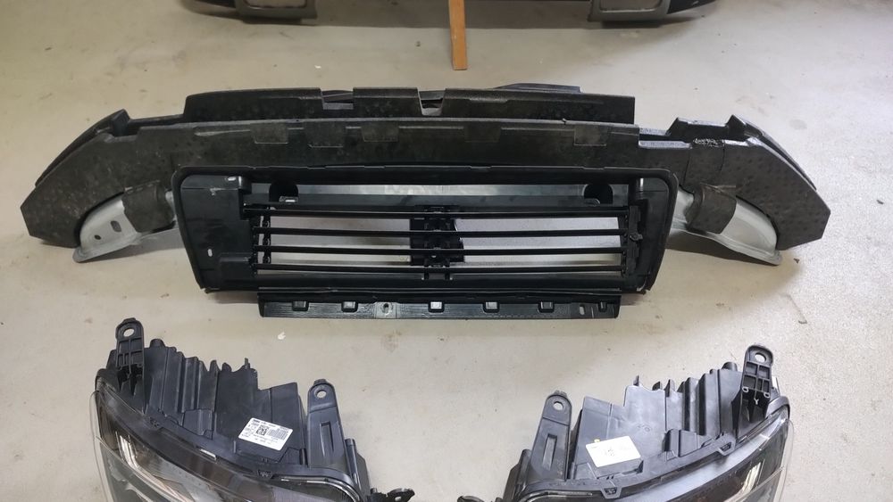 Bara față, faruri , volet , trager , traversa Dacia Duster 2021-2022 Bascov • OLX.ro