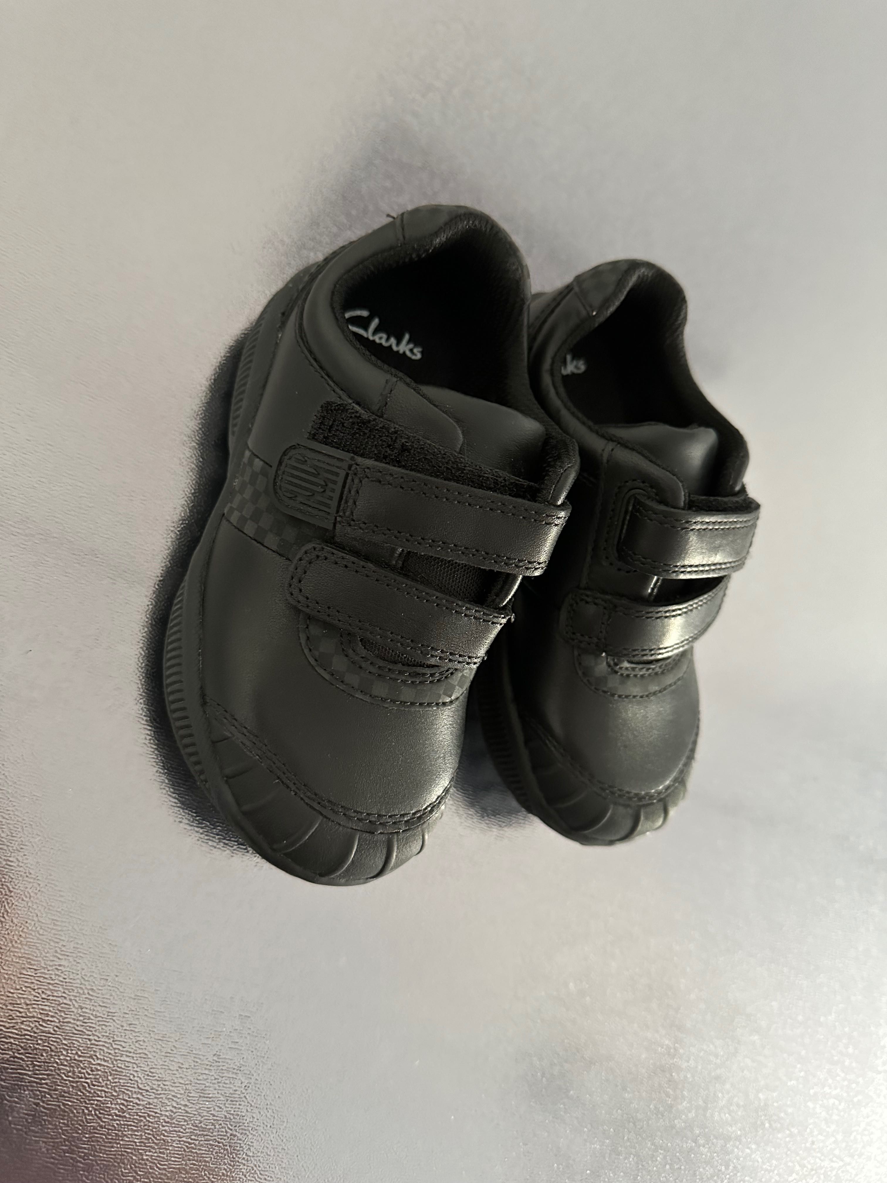 Детские кроссовки Clarks чисто кожа новые: 400 000 сум - Обувь для ...
