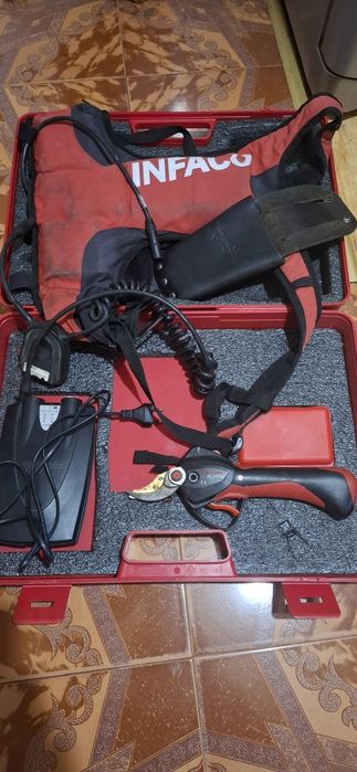 Foarfeca electrică INFACO 3010 Cotesti • OLX.ro