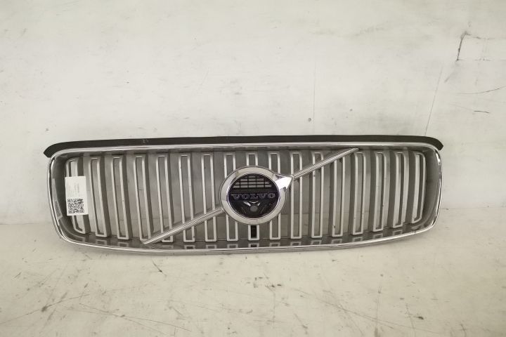 Grila Centrala Cu Ornament Crom Si Emblema Camera Bucuresti Sectorul 6 ...