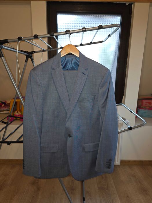 Costum barbatesc nr 52, 200 lei pret pentru ambele costume Bucuresti ...