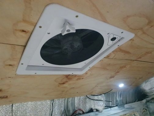 Trapa NOUA cu ventilator 12 V rulota autorulota RV 40x40 cm IN-OUT Air ...