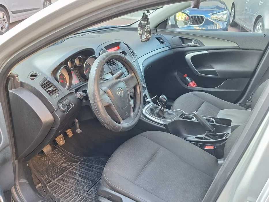 Opel Insignia 2.0 tdi / 2010/ Clima Constanta • OLX.ro