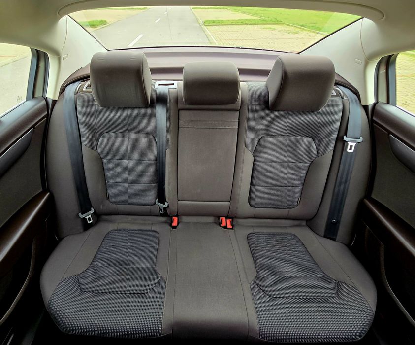 Volkswagen Passat B7 • Model Highline • Roman • OLX.ro
