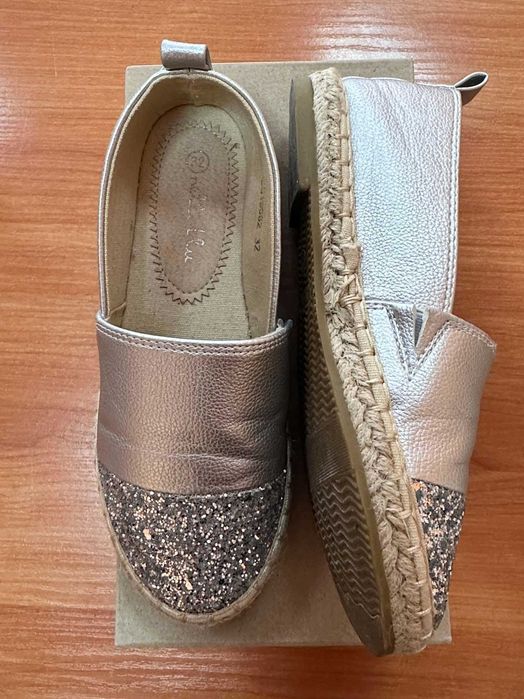 Еспадрили за момиче № 32 гр. Хасково Промишлена зона - Юг • OLX.bg