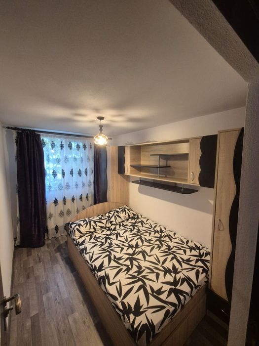 APARTAMENT 3 camere, semidecomandat ,etaj 2 Targoviste • OLX.ro