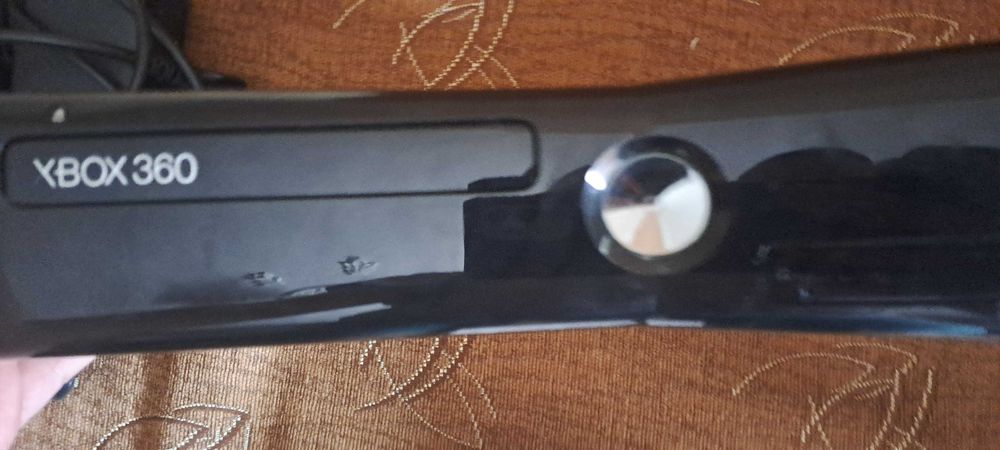 Xbox 360 с джойстик и кабел гр. Нова Загора • OLX.bg