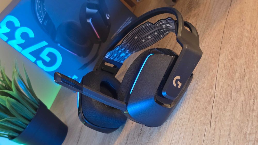 Casti gaming wireless Logitech G733, ultrausoare, Lightsync RGB, Negru ...