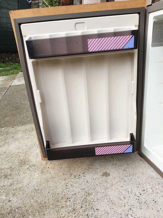 Dezmembrez Electrolux 41 litri frigider rulota ( 12v, 220v, gaz ...