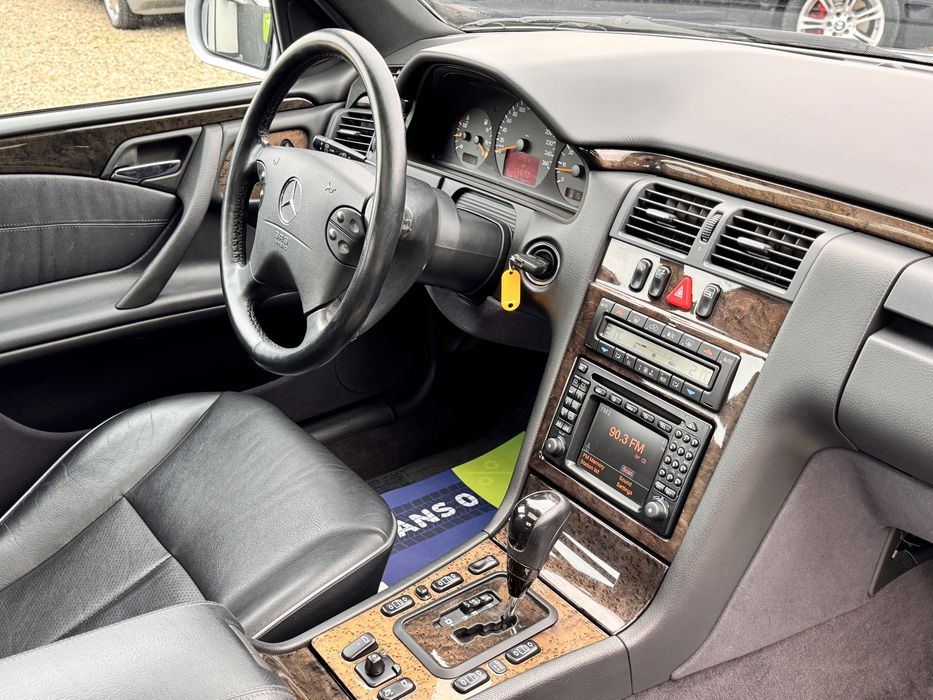 Mercedes-Benz E430 V8 - 4Matic - 5g-Tronic - Avantgarde Moinesti • OLX.ro