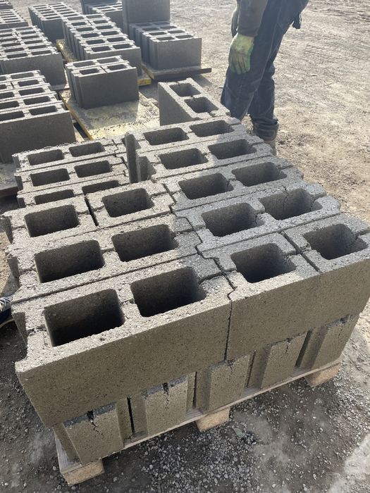 Bolțari beton 20 x20x40 Focsani • OLX.ro