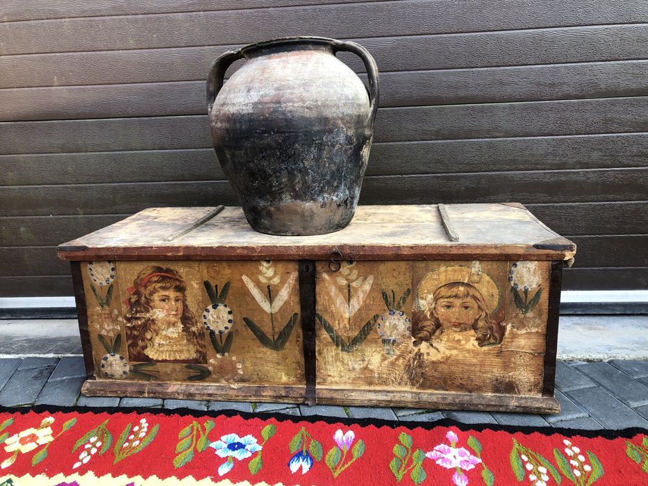 Ladă pictată de colecție Fitod • OLX.ro