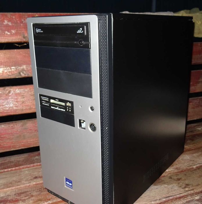 PC vintage, perfect funcţional cu Windows 11 instalat Boldesti-Scaeni ...