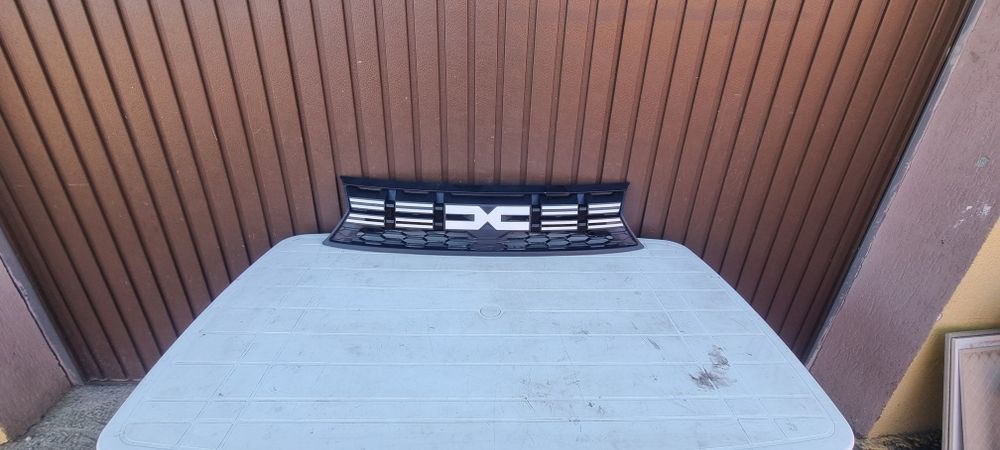 Grila radiator dacia Duster Caldararu • OLX.ro
