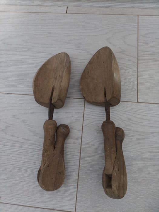 Sanuri vechi din lemn Campina • OLX.ro